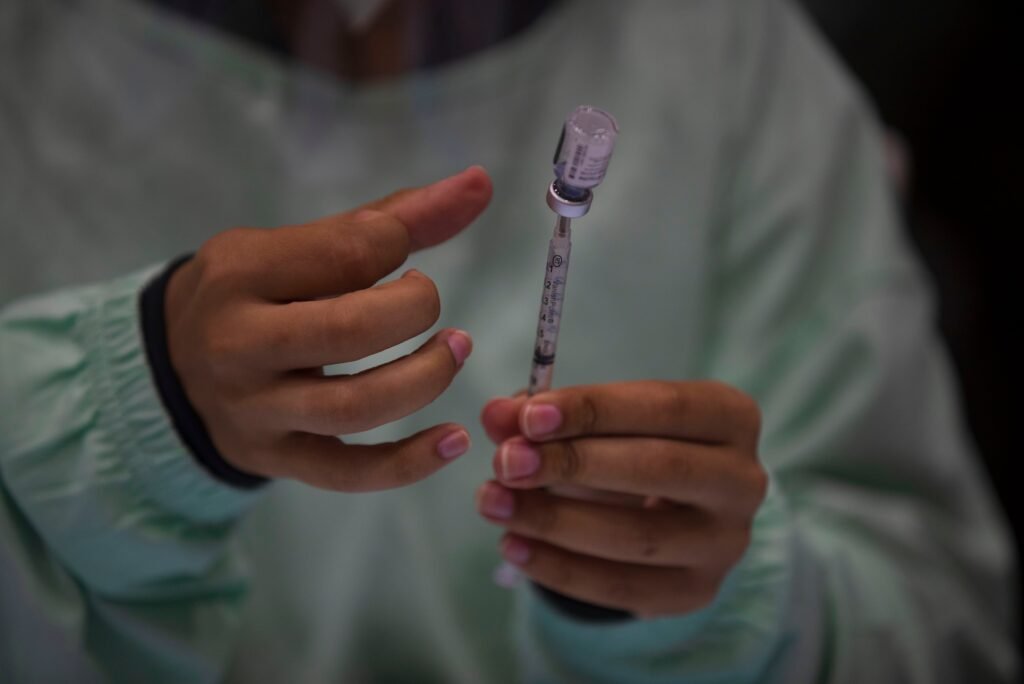 Expertos de salud en Puerto Rico refutan vínculo entre vacunas y ...