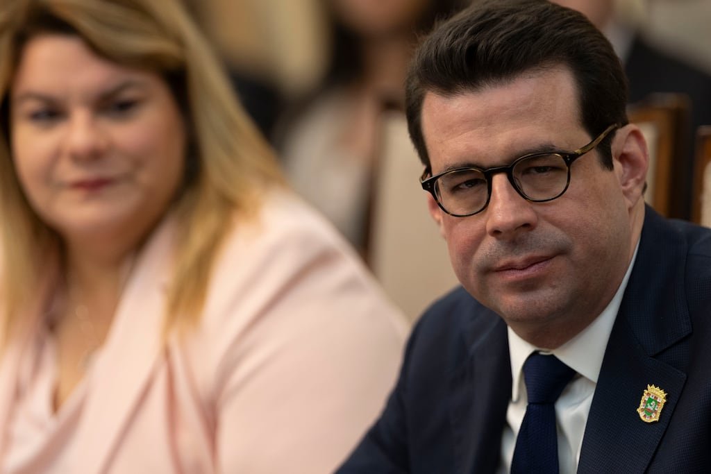 Urgente: querella Sebastián Negrón contra Francisco Domenech